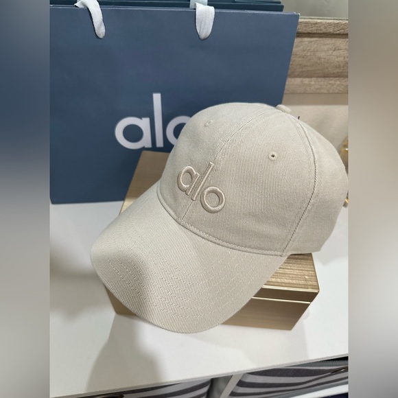 ALO Yoga | Accessories | Alo Yoga Beige Cap | Poshmark